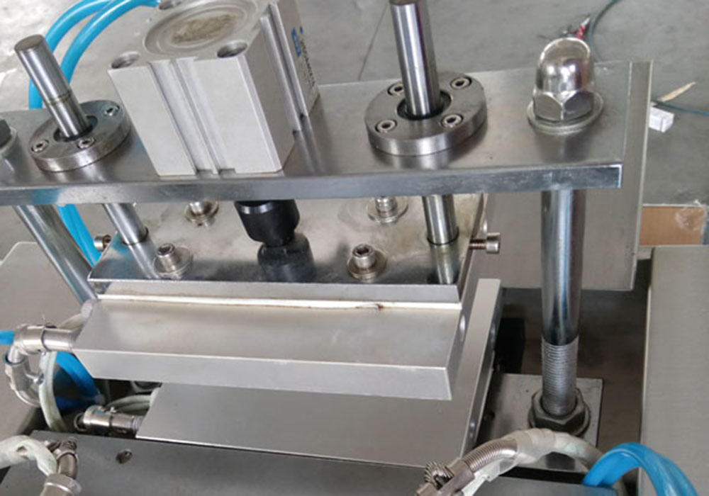 APK-200B Cellophane cosmetic box biscuit carton box overwrapping machine – AIPAK